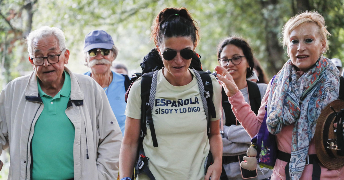 Olona inicia el Camino rodeada de seguidores y alejada de los ...
