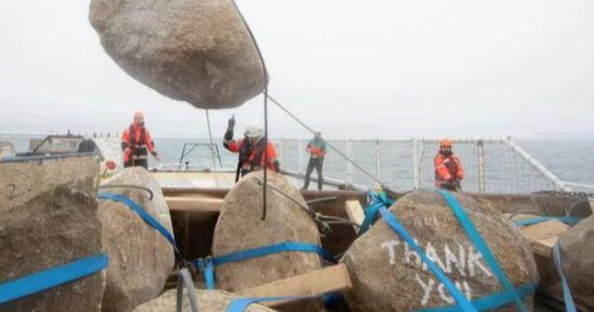 Greenpeace lanza rocas gigantes en una zona donde faenan pescadores ...