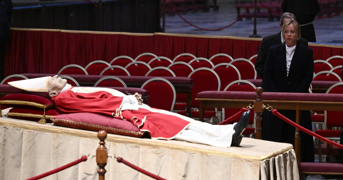 Así será el funeral del Papa emérito: Francisco preside, pero no oficia