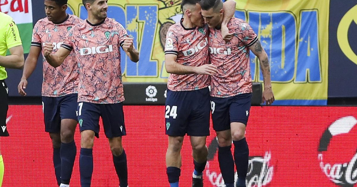 Sergi Guardiola decanta un partido muy abierto que saca al Cádiz del ...