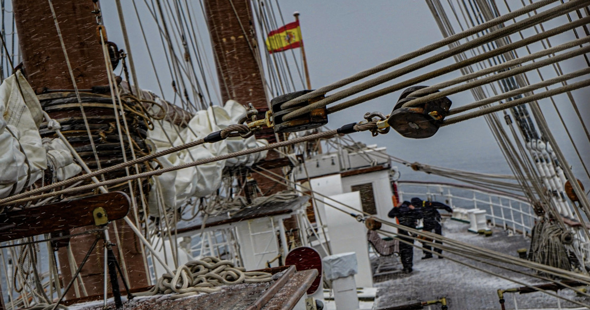 Así vivieron a bordo de Elcano el histórico cruce del Cabo de Hornos