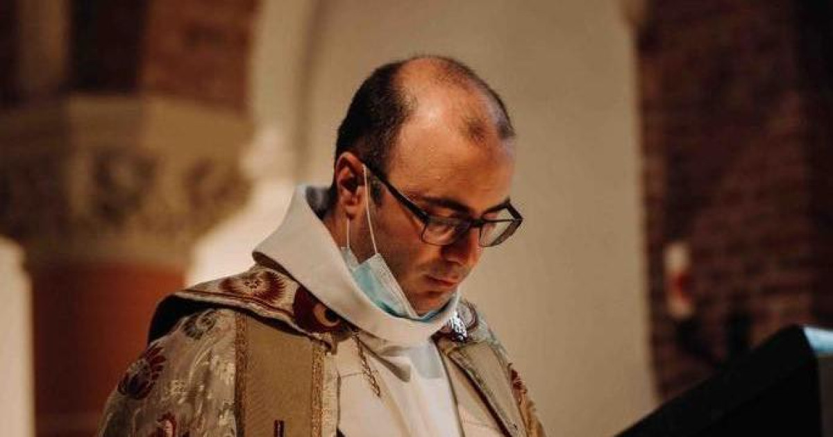 Tras nueve años de novios preguntaron a Dios, y ahora son cura y monja ...