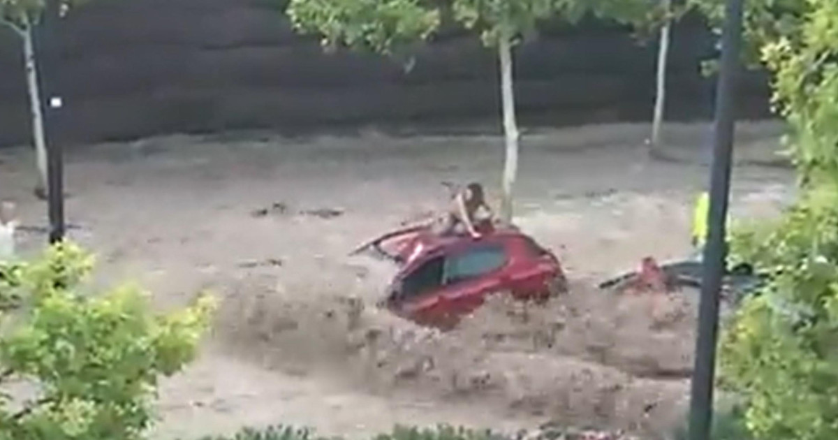 Riadas De Verano ¿qué Tienes Que Hacer Si Te Pilla En El Coche Una
