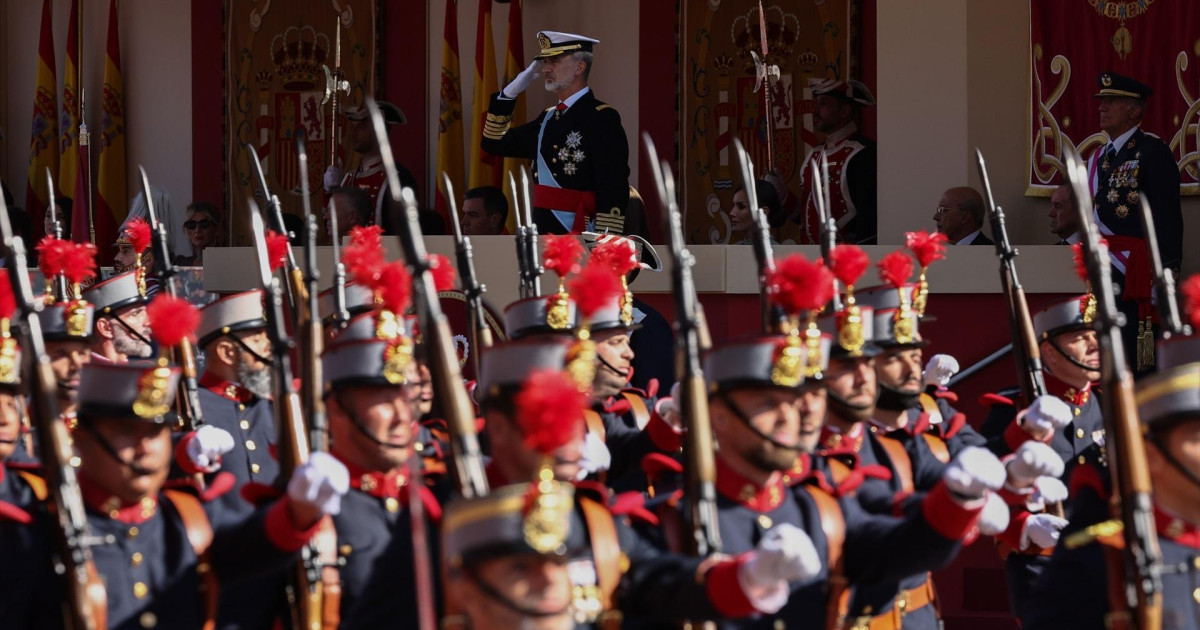 El motivo por el que el 12 de octubre desfilan todos los cuerpos militares cuando es el Día de ...