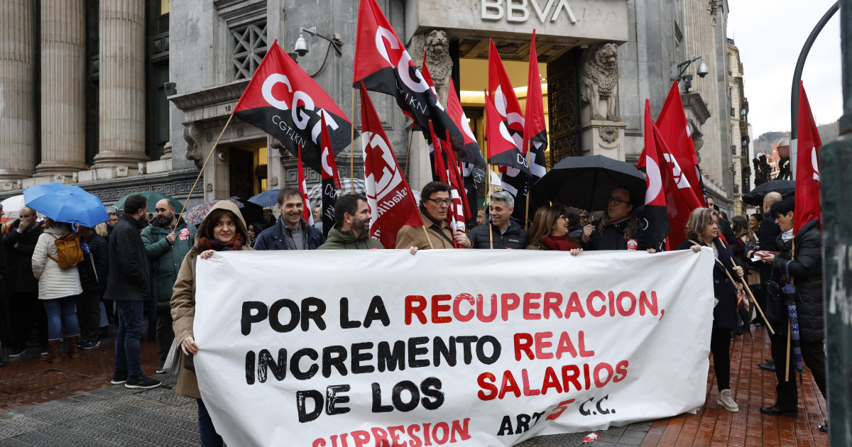 Los sindicatos cifran en más de un 80% el paro en la banca y convocan ...