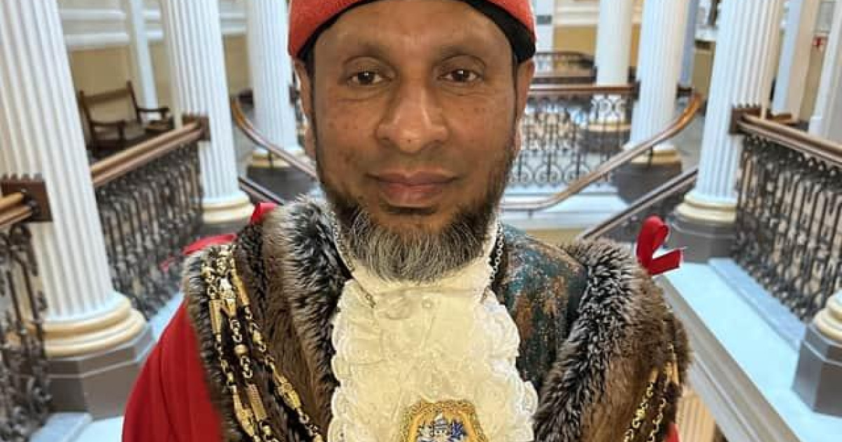 La ciudad británica de Brighton elige a su primer alcalde musulmán