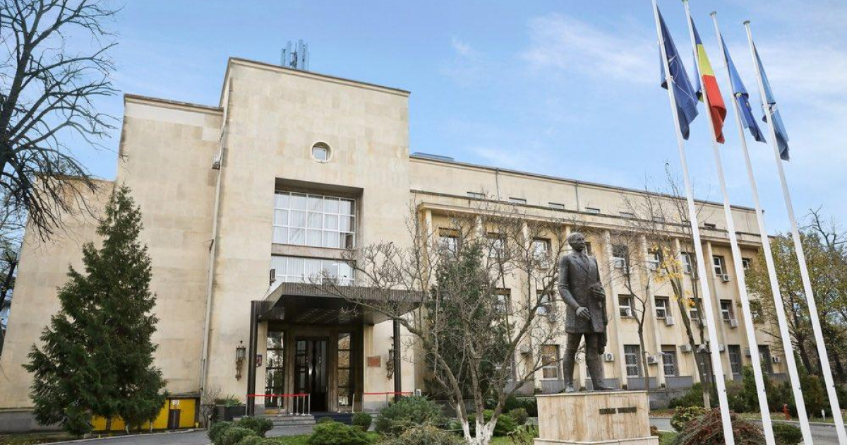Un hombre lanza un cóctel molotov contra la embajada de Israel en ... Un hombre lanza un cóctel molotov contra la embajada de Israel en ...