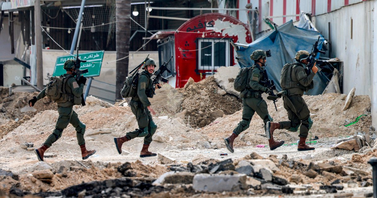 El Ejército israelí reduce a dos atacantes que intentaron explosionar ...