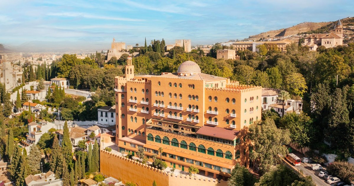 El gran hotel que inauguró Alfonso XIII y alojó a Brad Pitt y al Dalai ...