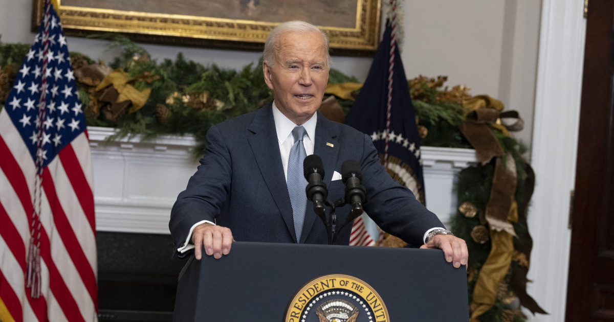 Biden firma la ley de presupuestos que evita el cierre de Gobierno de Estados Unidos