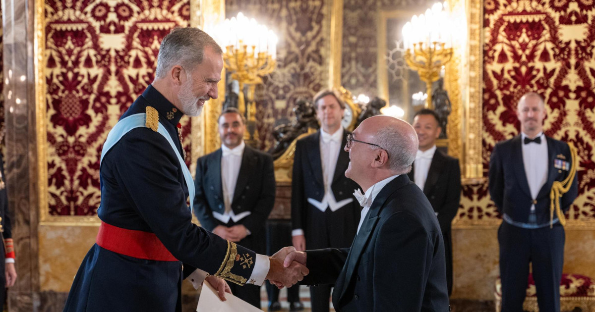 El Rey recibe en el Palacio Real las cartas credenciales de seis nuevos ...