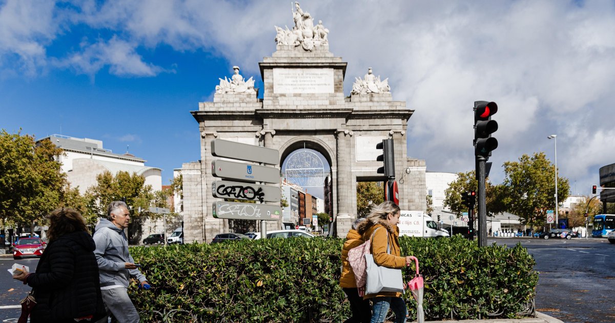 El fuerte viento obliga a cerrar El Retiro y otros ocho grandes parques ...