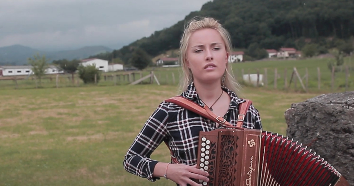 Alegría inventa una materia en la que se enseña a tocar un instrumento ...