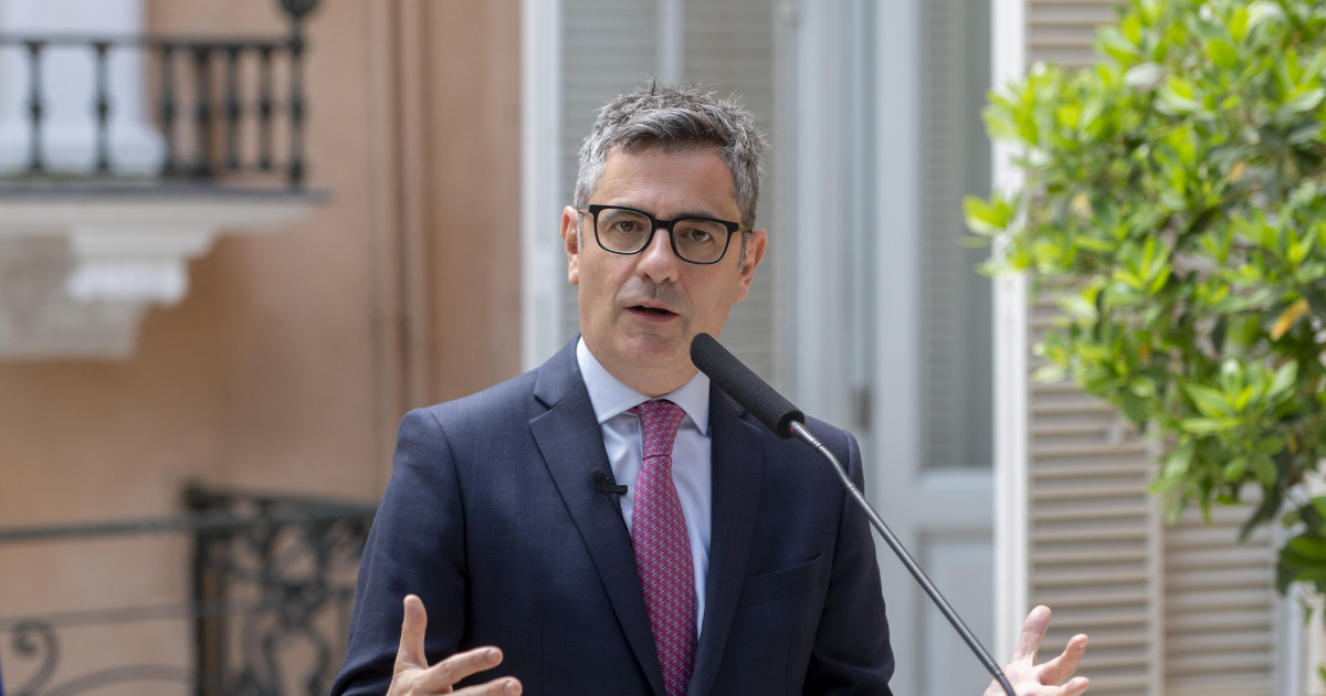 Bolaños insiste en que filtrar los mensajes de Sánchez es «un delito ...