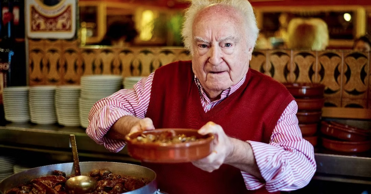 Amadeo, el tabernero más longevo de España, famoso por su guiso de ...