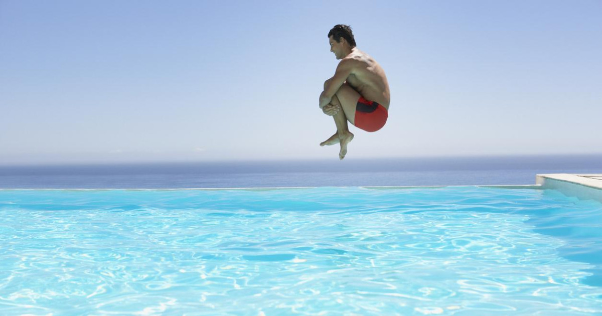 El empleo más refrescante del verano: se busca 'catador' de piscinas por 1.850 euros al mes