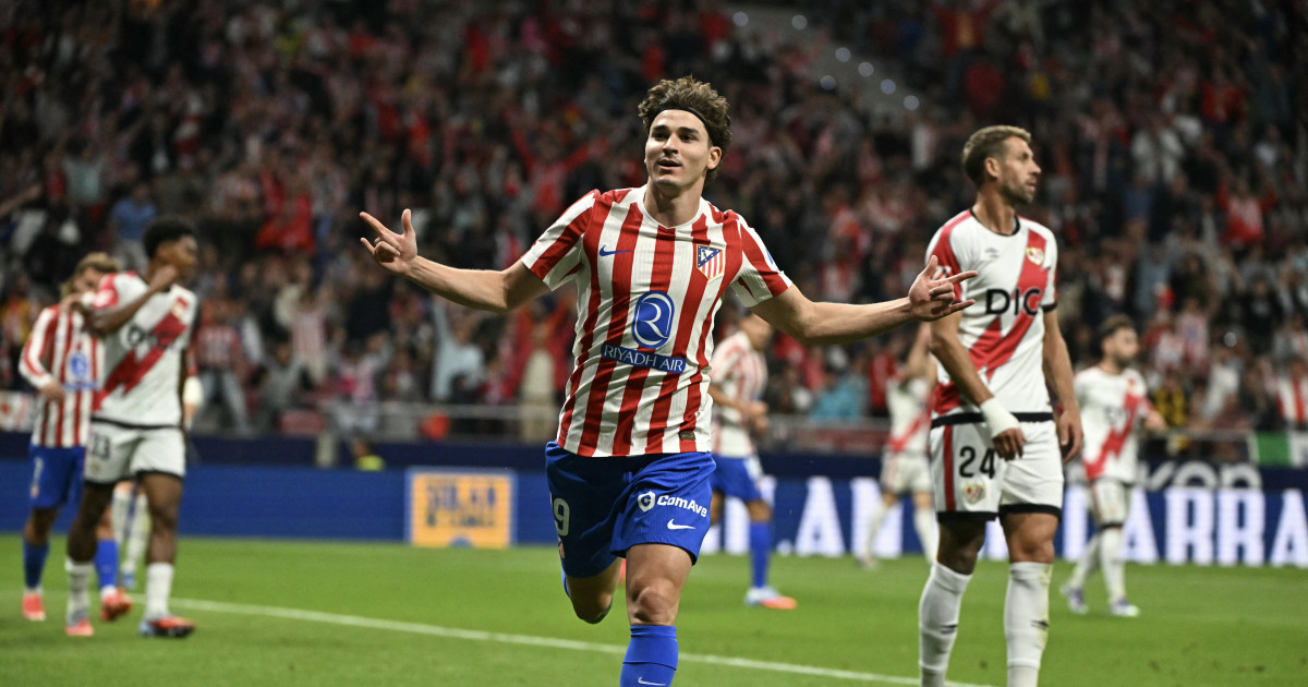 Julián Alvarez salva el honor del Atlético con un hat-trick y le da un ...