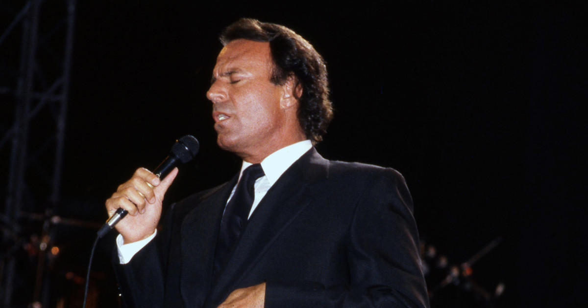 Julio Iglesias, antes que acosador, un invento de Franco