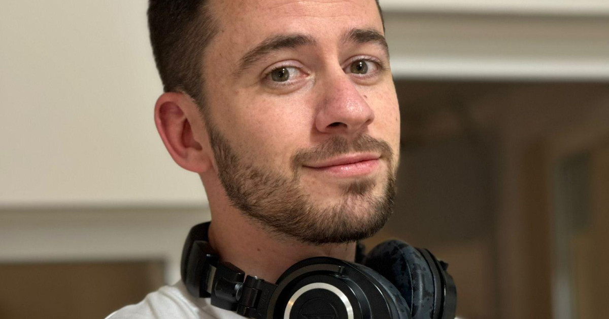 El profesor católico e influencer que enseña Isabel I con reguetón ...