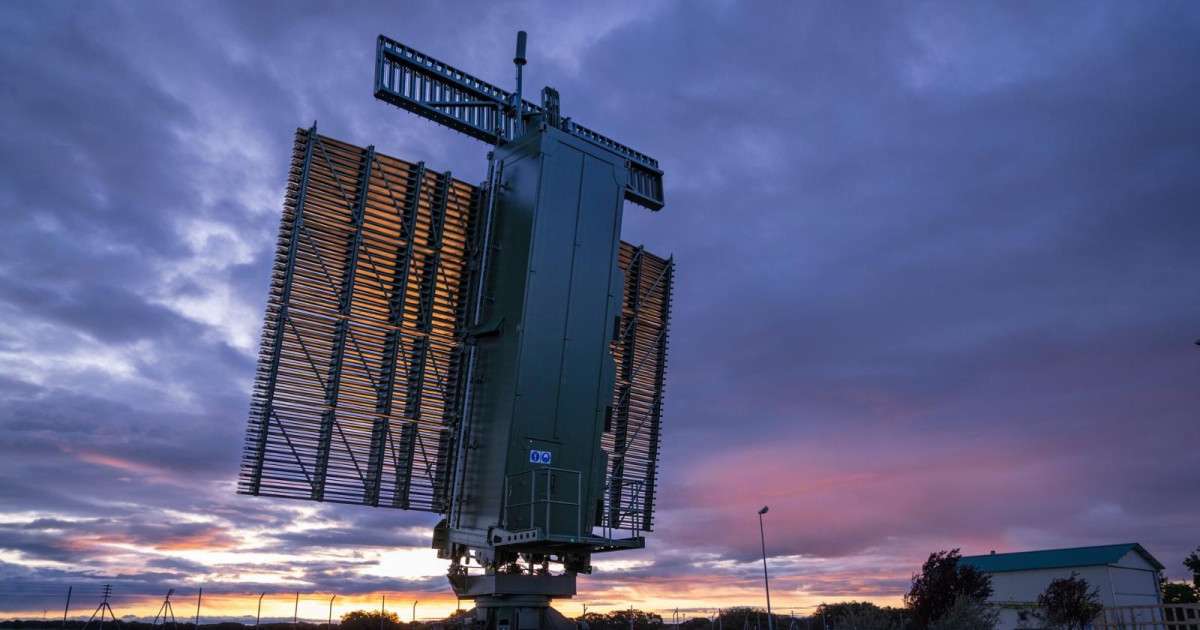 Industria militar | Indra: El nuevo radar Lanza LRR de Indra en ...