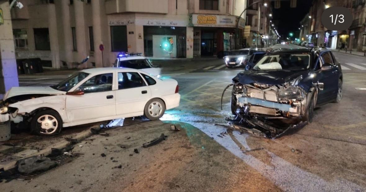 Dos turismos chocan en el cruce de Cuatro Caminos en Cuenca y el ...