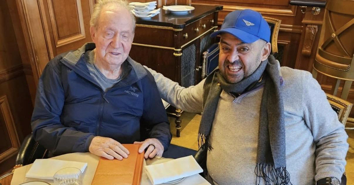 La imagen del Rey Juan Carlos con un amigo publicada el día de la ...