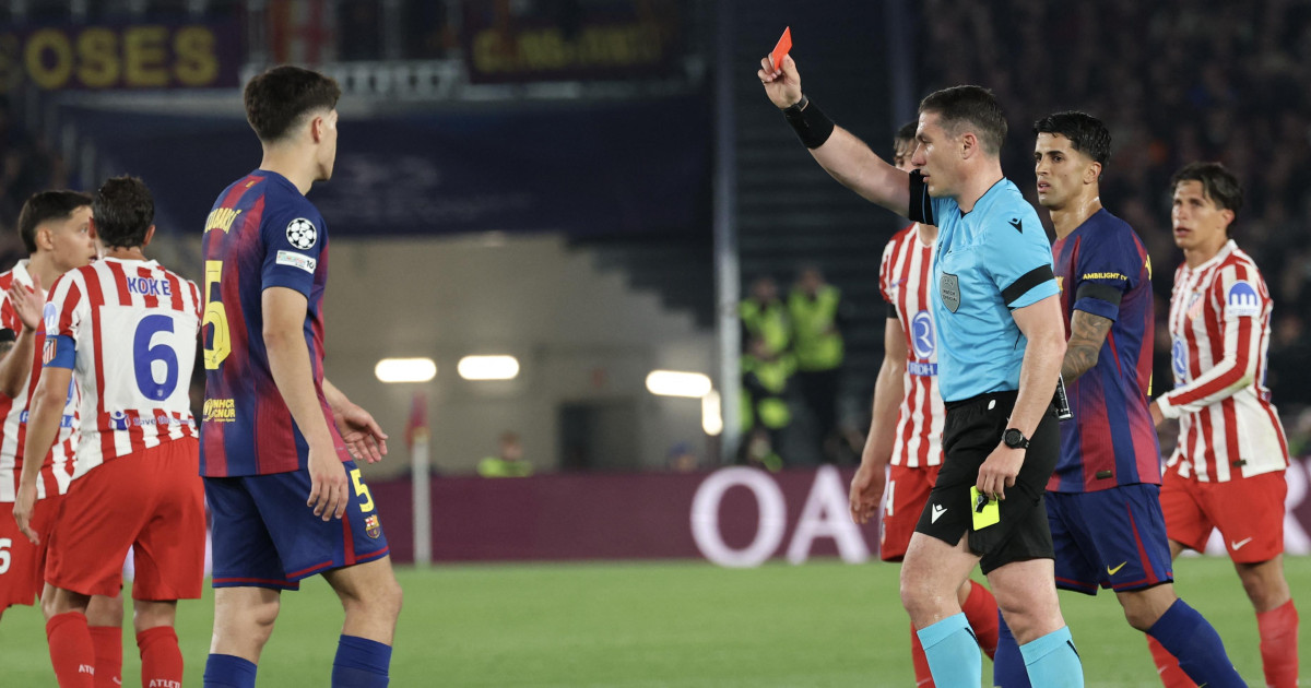 El grave error del árbitro del Barça - Atlético que corrigió el VAR ...