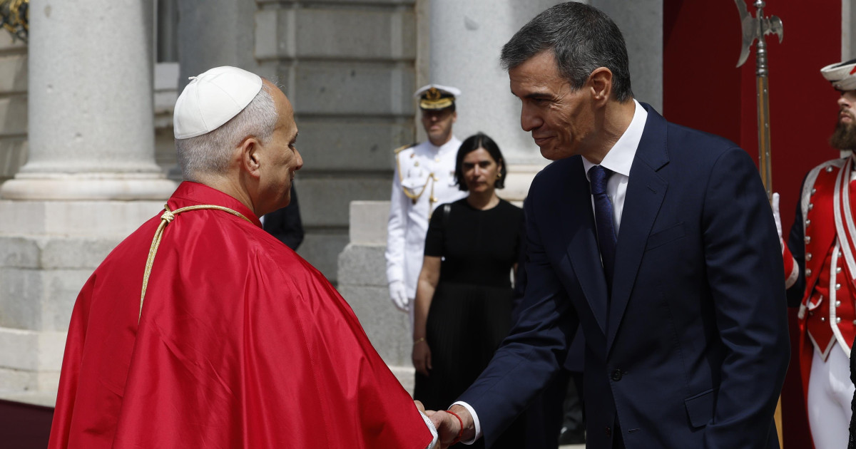 León XIV y la pasajera «conversión» del camaleón Sánchez