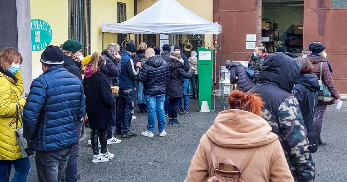 Italia anuncia la vacunación obligatoria para mayores de 50 años