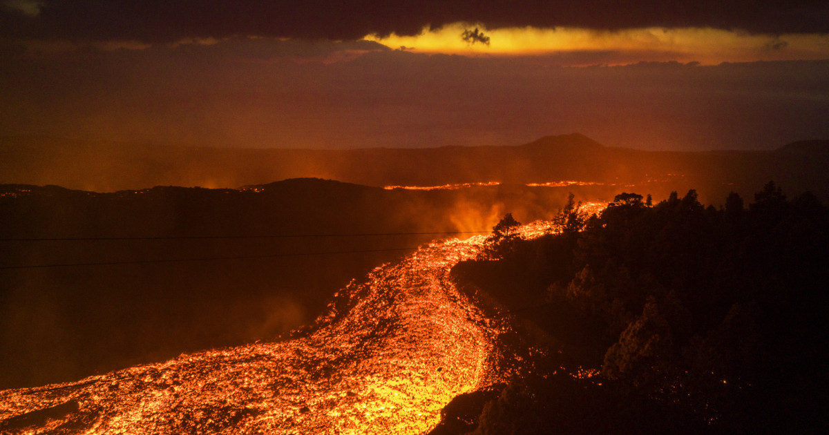 ¿Cómo recolectan los vulcanólogos las muestras de lava?