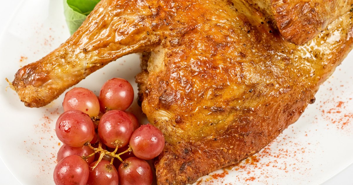 ¿Es bueno comer la piel del pollo?