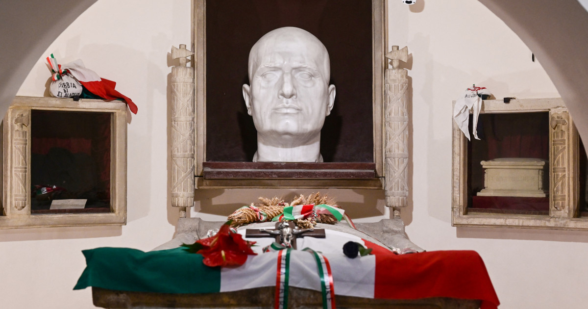 Viaje a la cuna del fascismo italiano, donde el culto a Mussolini ...