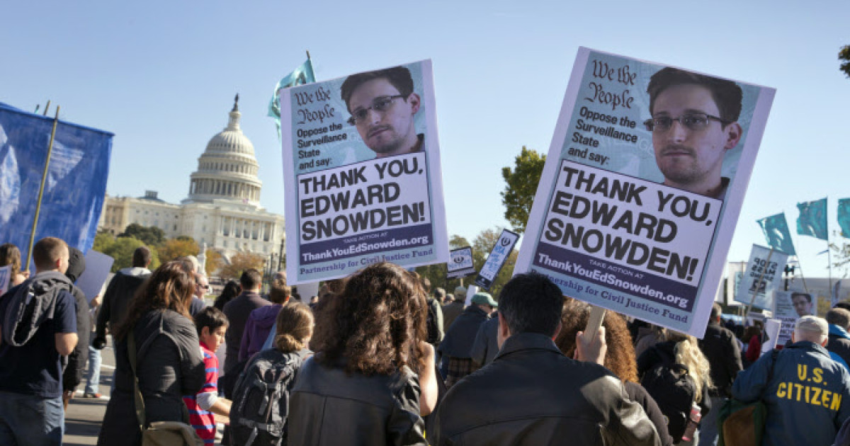 Vladímir Putin concede la ciudadanía rusa a Edward Snowden, exanalista ...