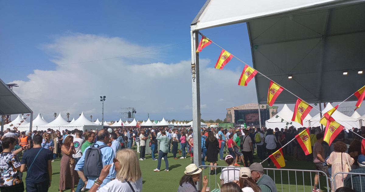 Miles de personas celebran la Historia de España en el Viva22 de Vox en ...
