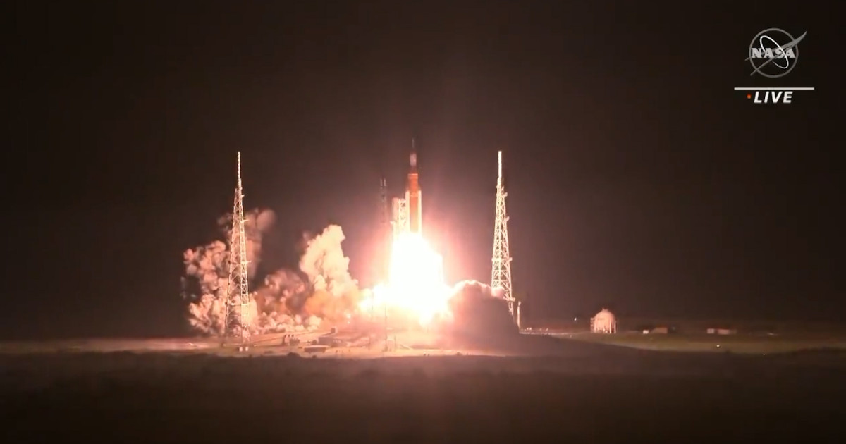 La nave espacial Orion entra en la órbita lunar