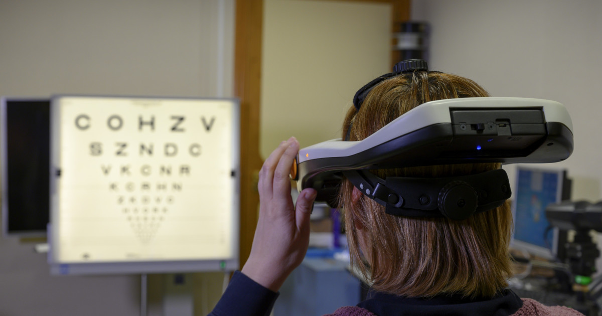Un simulador muestra a pacientes de cataratas cómo será su visión una ...