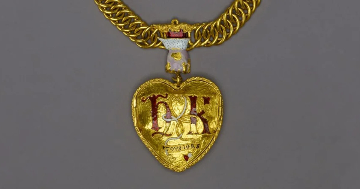 Descubren un medallón de oro con las iniciales de Enrique VIII y ...