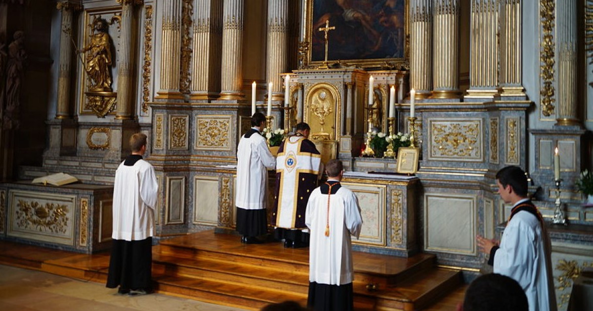 El Papa reitera que para celebrar la misa preconciliar se necesita el ...