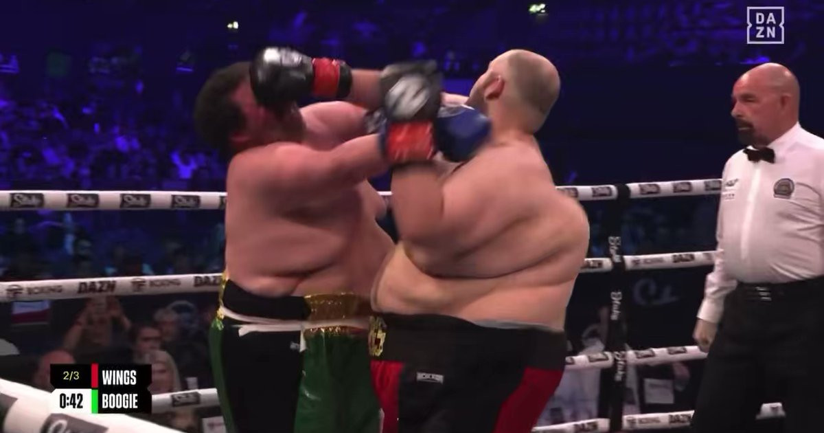 360 kilos en el ring y dos 'youtubers' peleándose: el combate de boxeo ...