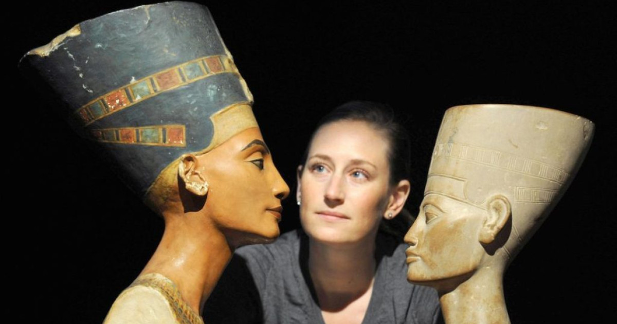 Egipto veta a arqueólogos holandeses por retratar a Beyoncé y Rihanna como la Reina Nefertiti