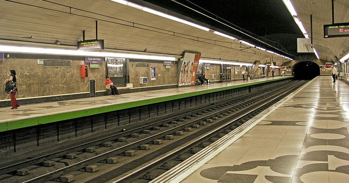 La Línea 9 de Metro reabre tras las obras de mantenimiento