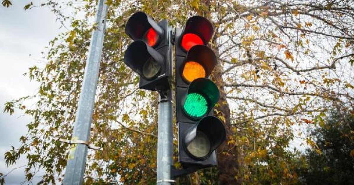 ¿Cuál será el significado de la cuarta luz de los semáforos?