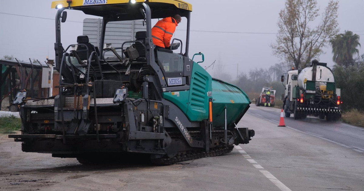 La Junta mejora el firme de la carretera A-342