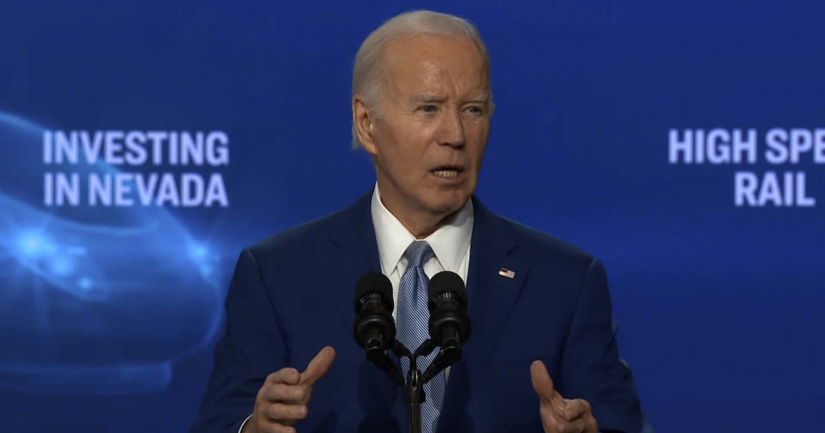 Biden vuelve a titubear con las cifras en su último discurso