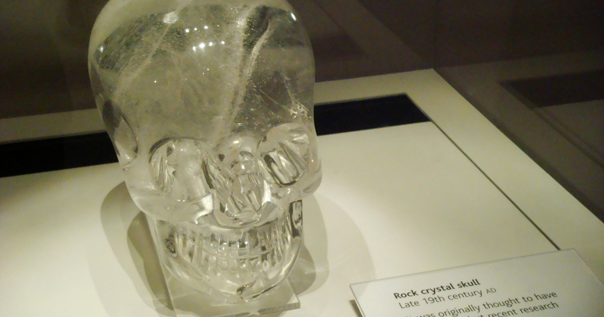 El misterio de los cráneos de cristal o calaveras del destino: una ...