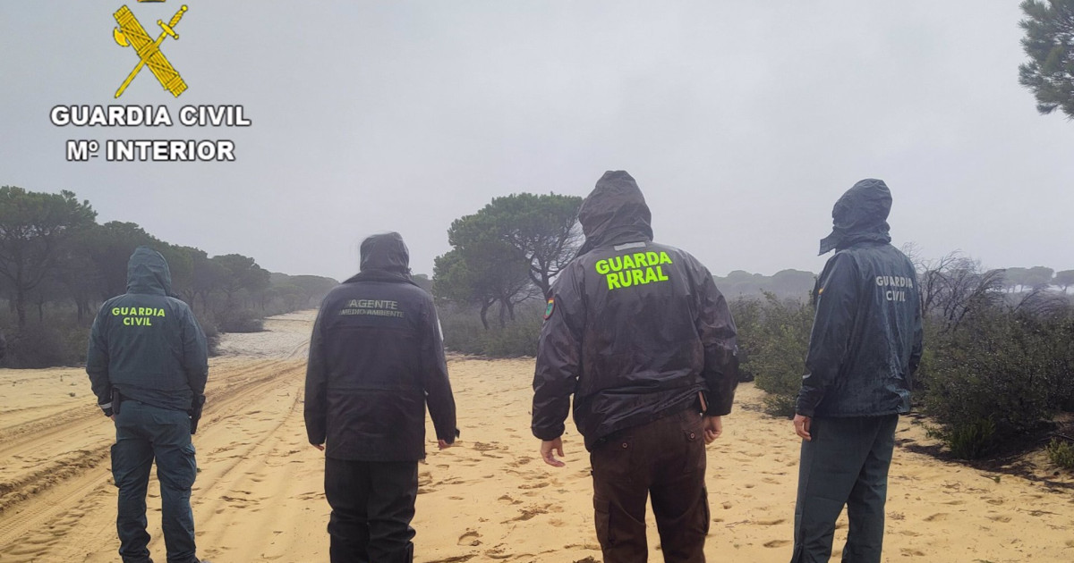 El Seprona sorprende a dos cazadores furtivos en un coto privado de Doñana