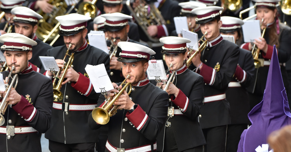 La saeta de Antonio Machado, cantada por Serrat que acompaña a la ...