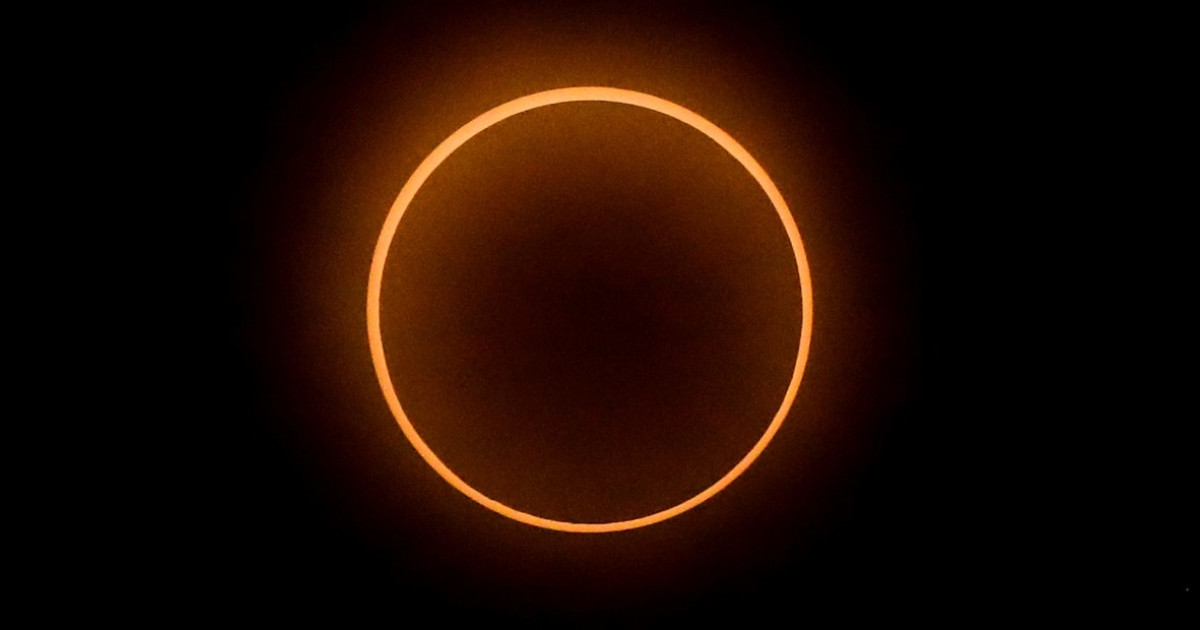 Un divulgador científico explica cómo prepararse para el eclipse solar ...