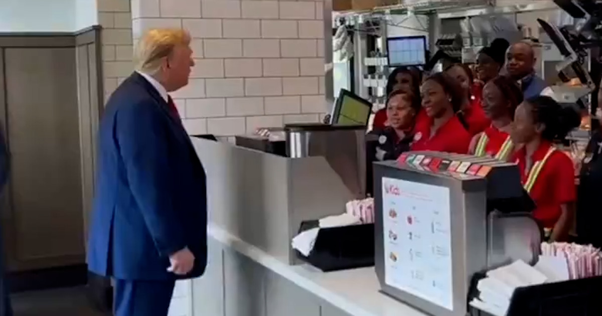 Trump sorprende en un restaurante de comida rápida e invita a batidos y ...
