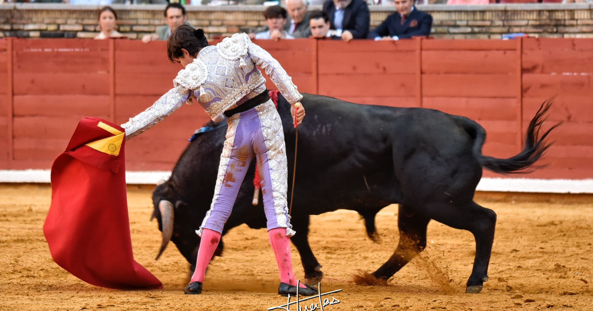 Román malogra con la espada un triunfo seguro